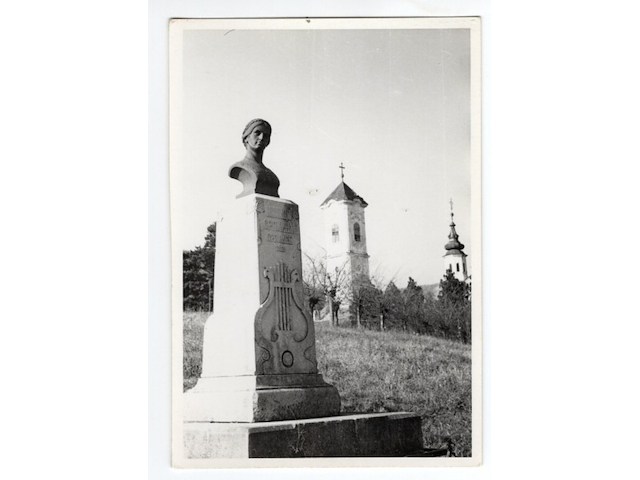 Spomenik Milici Stojadinović srpkinji Vrdnik
