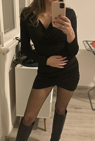 Crna mini haljina