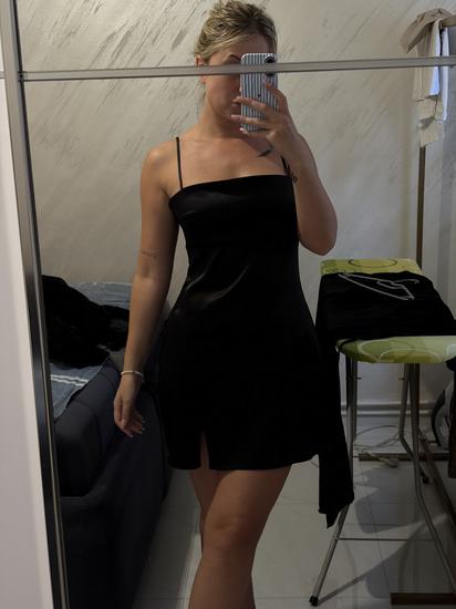 Crna satenska mini haljina