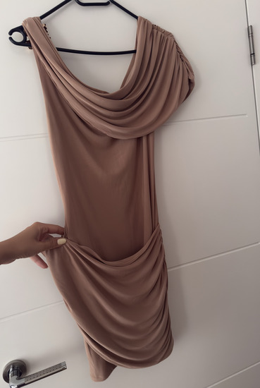 PrettyLittleThing haljina