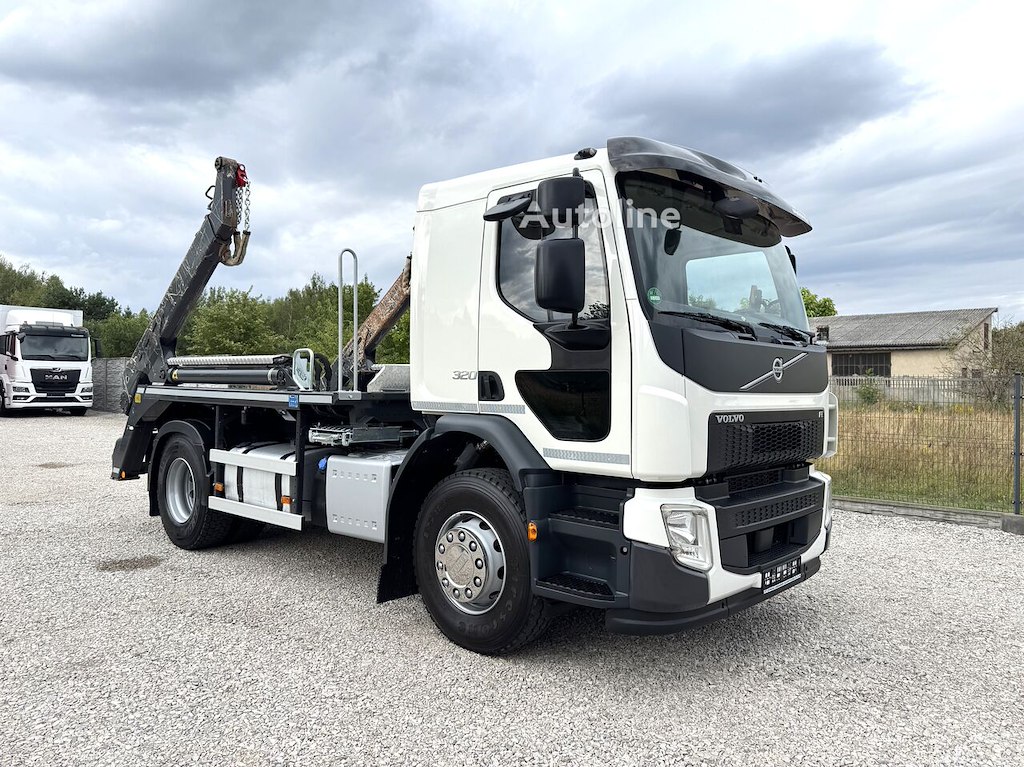 Volvo FE 320 kamion autopodizač kontejnera