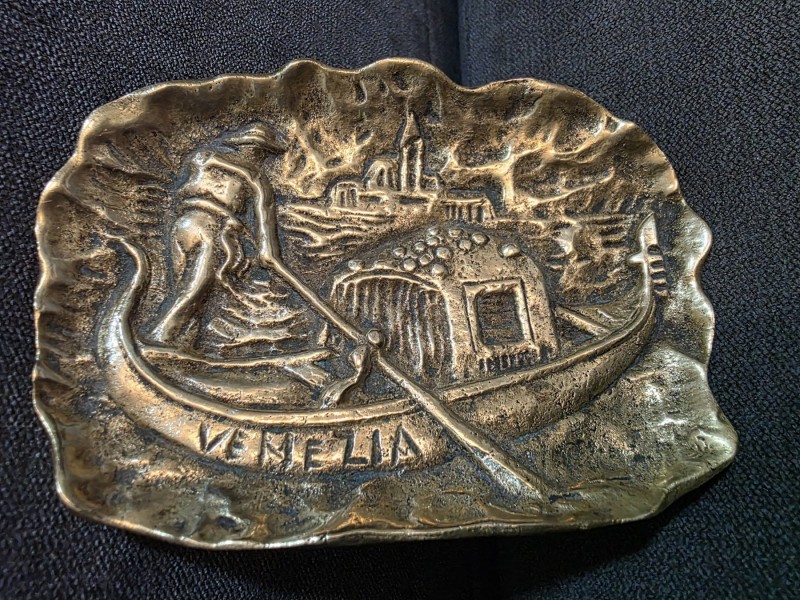 Stara mesingana pepeljara-posuda za sitnice – Venecija