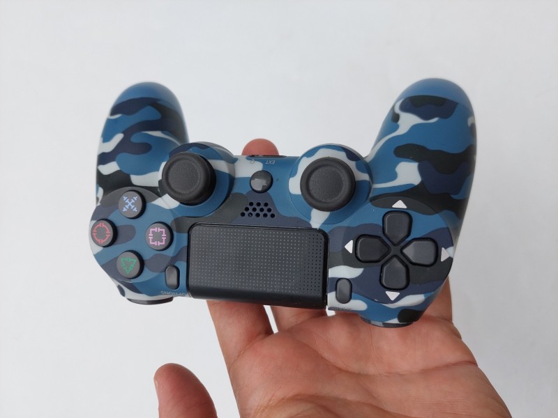 PS4 džojstik sa slika