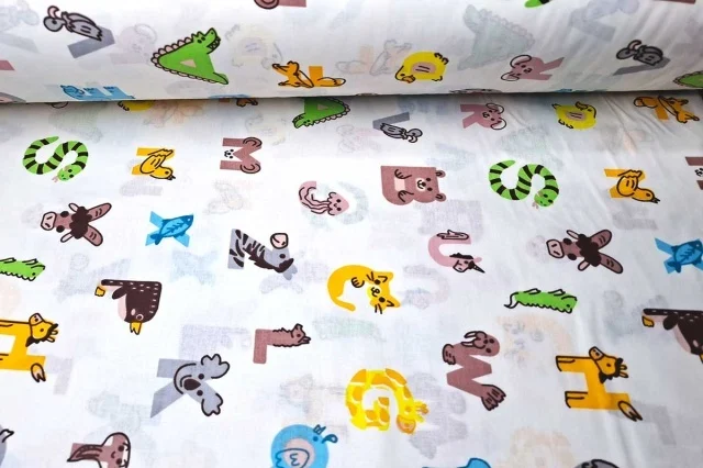 Pamučni materijal za posteljinu - dečiji dezen sa šarenim slovima