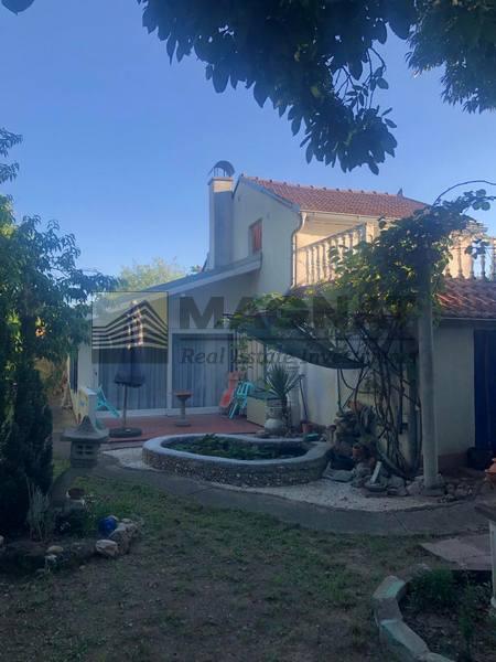 Izvanredna kuća na jezeru
86.500 €