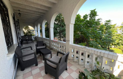 Luxury Family Home near International Schools