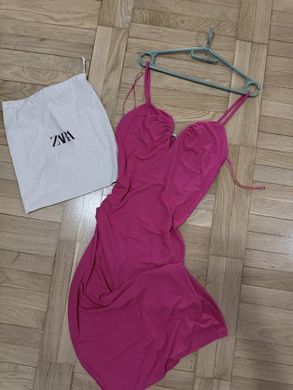 Zara M haljina roza sa V izrezom