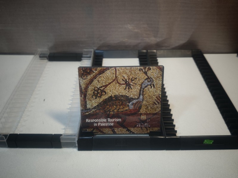 LOT PLASTIČNIH STALAKA ZA 60-80 CD DISKOVA