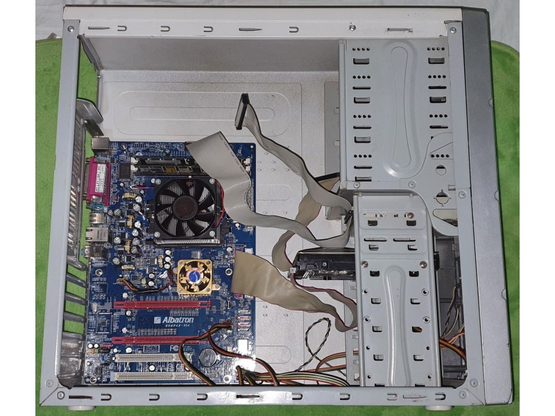 Amd komplet Sempron 2800+ kuler, ploca,kablovi