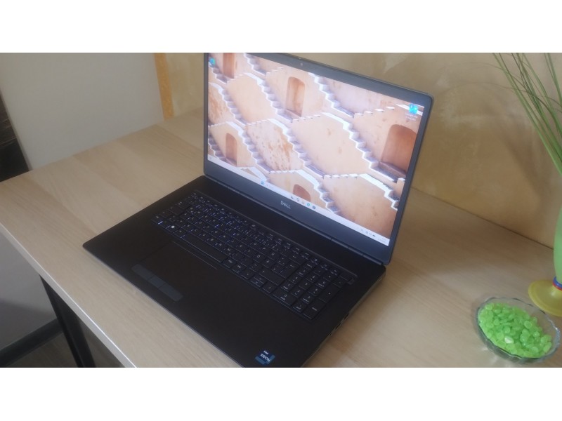 Dell Precision7760 17.3"Xeon W-1185SM.64 GB DDR4.512SSD