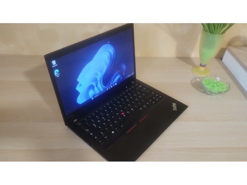 Lenovo T14S .i5-10gen. 8GB DDR4. 256 SSD