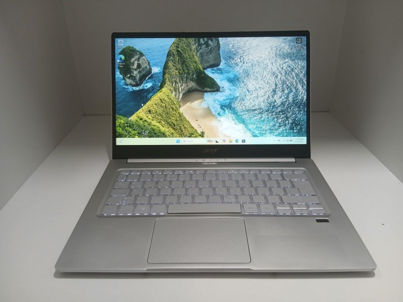 Acer Swift Ryzen 5 4500u, 8GB ,256ssd, 14FHD