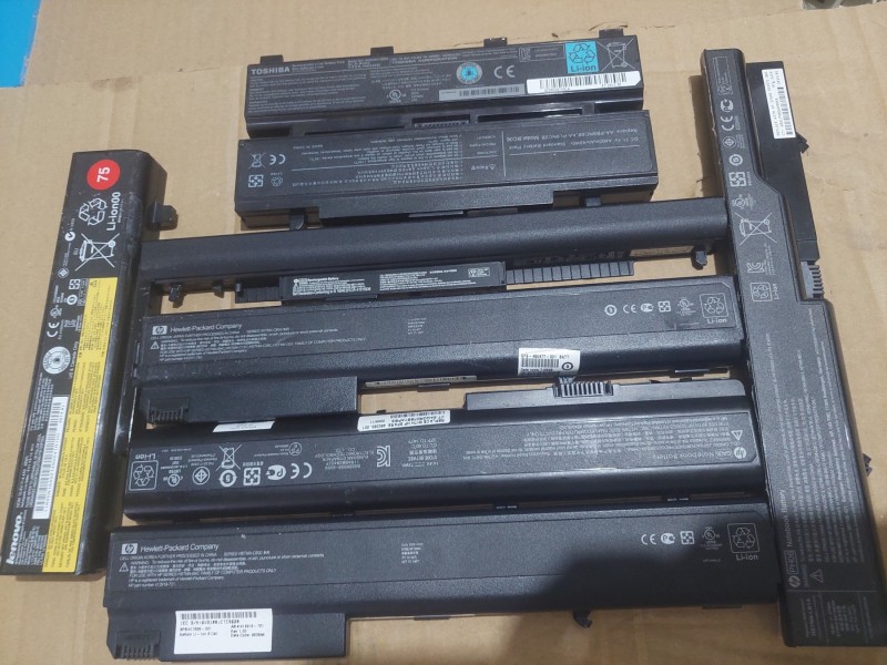 Baterija za laptop 8 kom