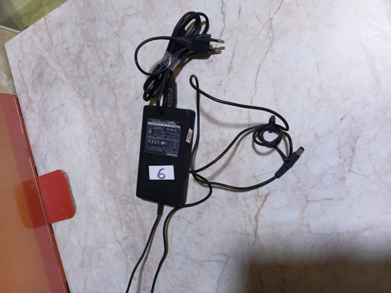 Toshiba 15v4a PA2444U
