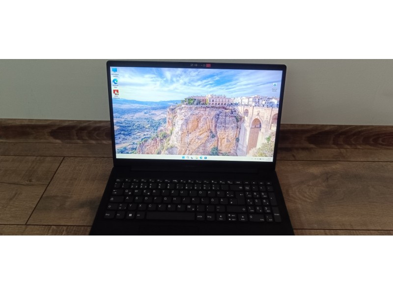 Lenovo 15.6" i3 13. Gen 16gb ram 512GB SSD)