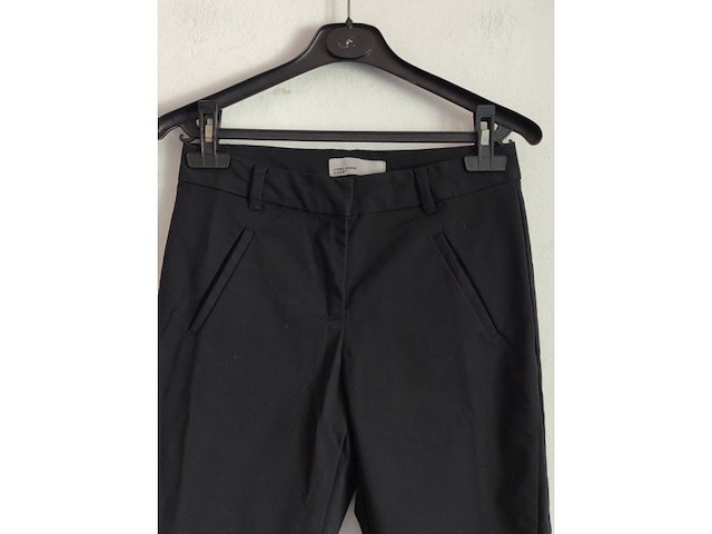 VERO MODA crne elastične pantalone S – KAO NOVE!