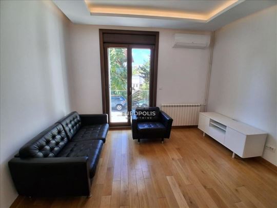 Petosoban stan, Dedinje, 240 m², garaža i dvorište