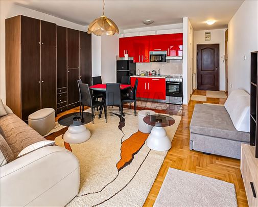 Izdaje se odlična garsonjera u Duvaništu, 38m2 sa