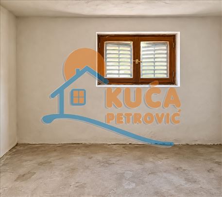 Na prodaju kuća 219m2, u Prokuplju