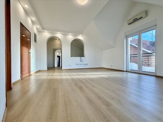 Poslovni prostor, Žarkovo, 64m2