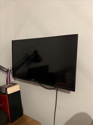 Philips 32PFT4132/12 sa zidnim nosacem