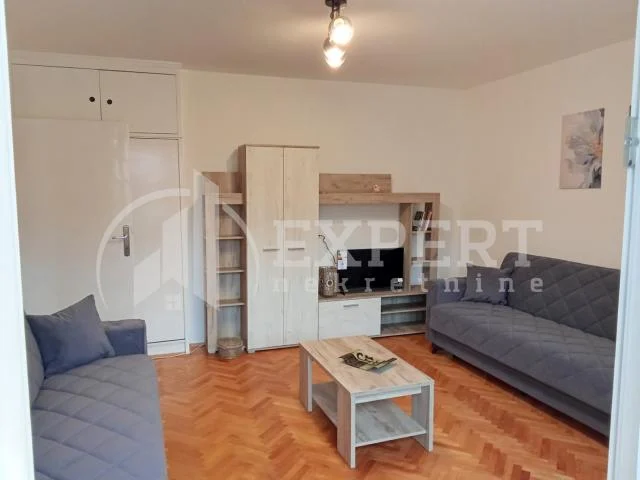 Izdaje se odličan stan, kod Crvenog Pevca, 36m2
