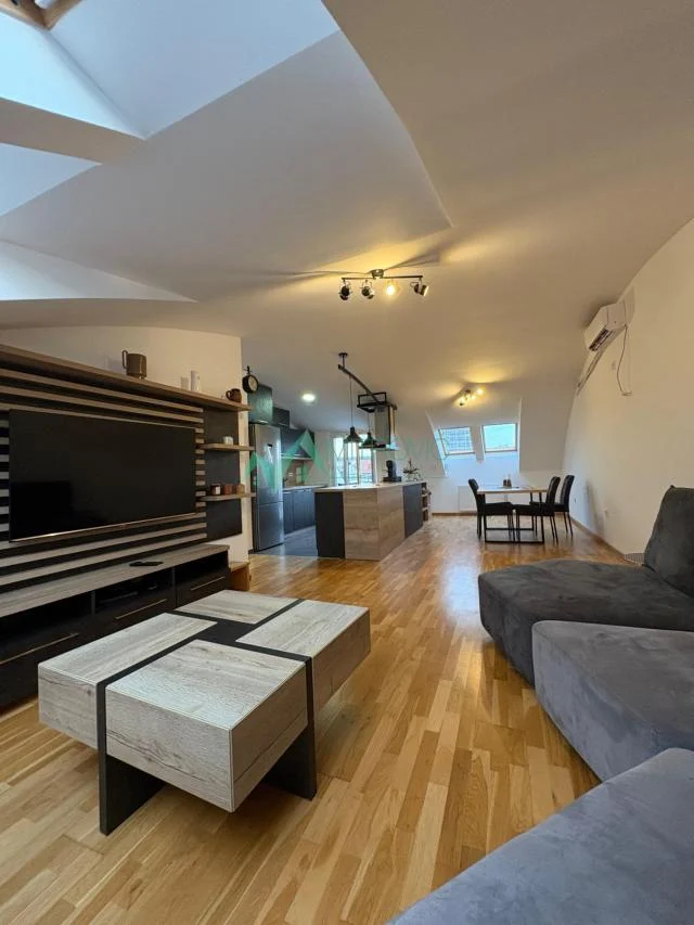 Izdavanje, Stan, 128m2 , Detelinara