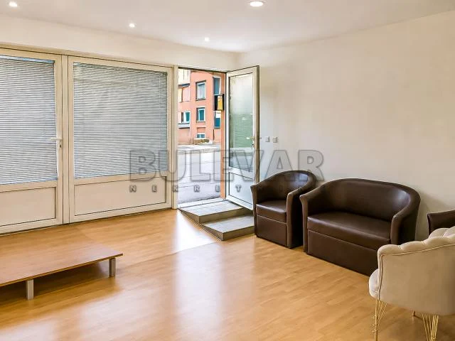 Izdaje se ulični lokal u blizini Šojke, 30m2