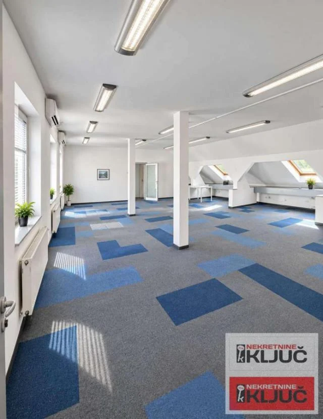 IZDAJE SE KUĆA ZA POSLOVNI PROSTOR 300 m2 + 50 m2 DVORIŠTE I 45 m2 TERASA - STROGI CENTAR