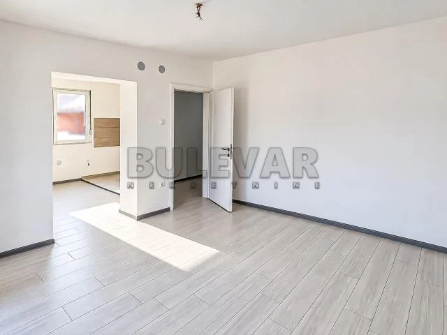 Kompletno renoviran dvosoban stan u Durlanu, 67m2