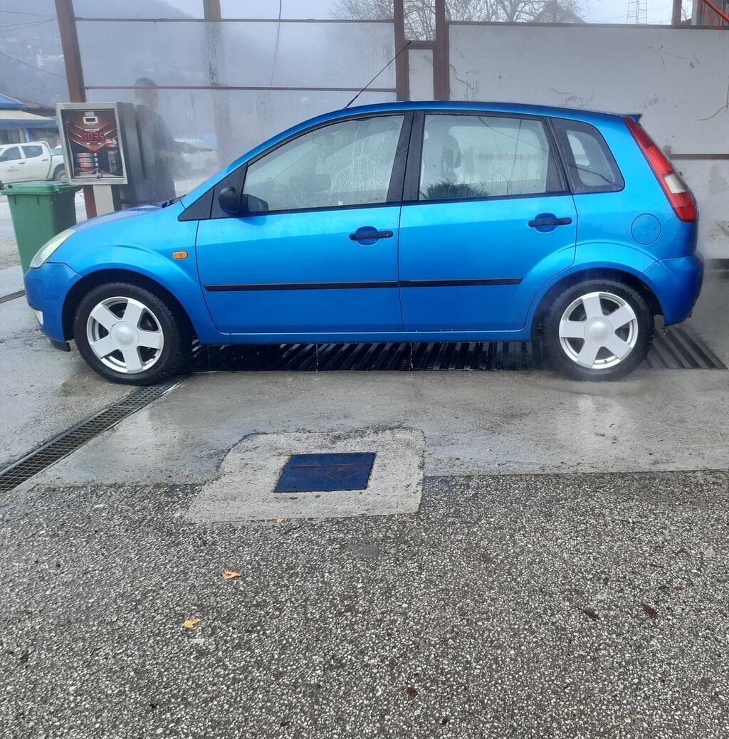 Ford Fiesta 5 vrata – plava metalik - Karoserija: hatchback sa 5