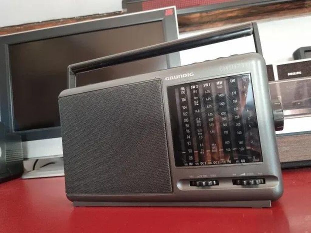 GRUNDIG CONCERT BOY 235 RADIO APARAT | Kvalitetan radio aparat iz