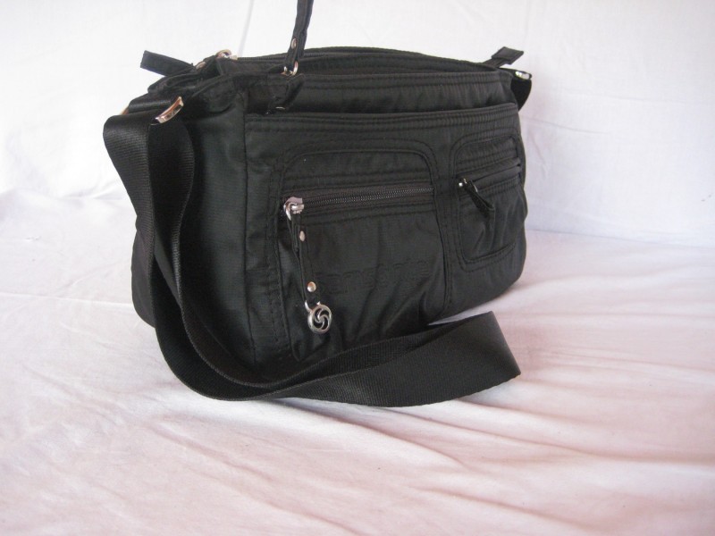 ODLICNA " SAMSONITE " TORBICA - KAO NOVA -C