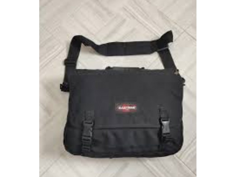 Prakticna torba za lap top Eastpak