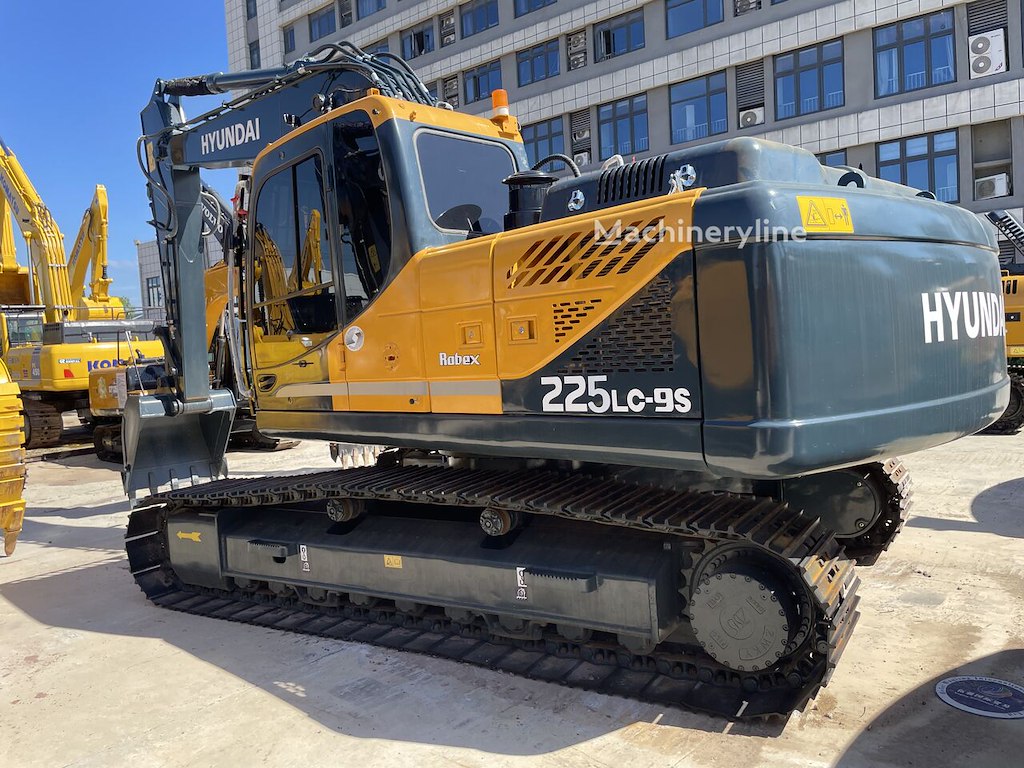 Hyundai R225 bager guseničar