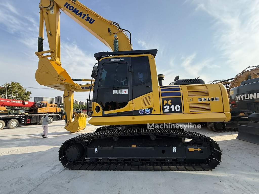 Komatsu PC210-8 bager guseničar