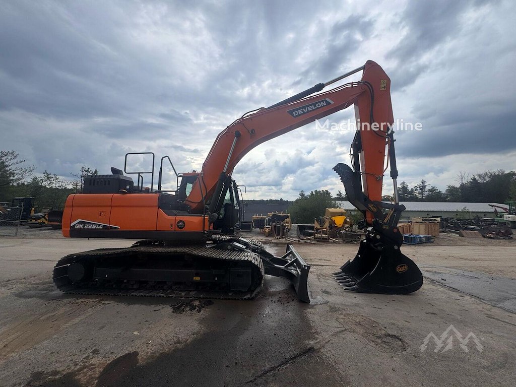 Novi Develon DX225LC-7 bager guseničar