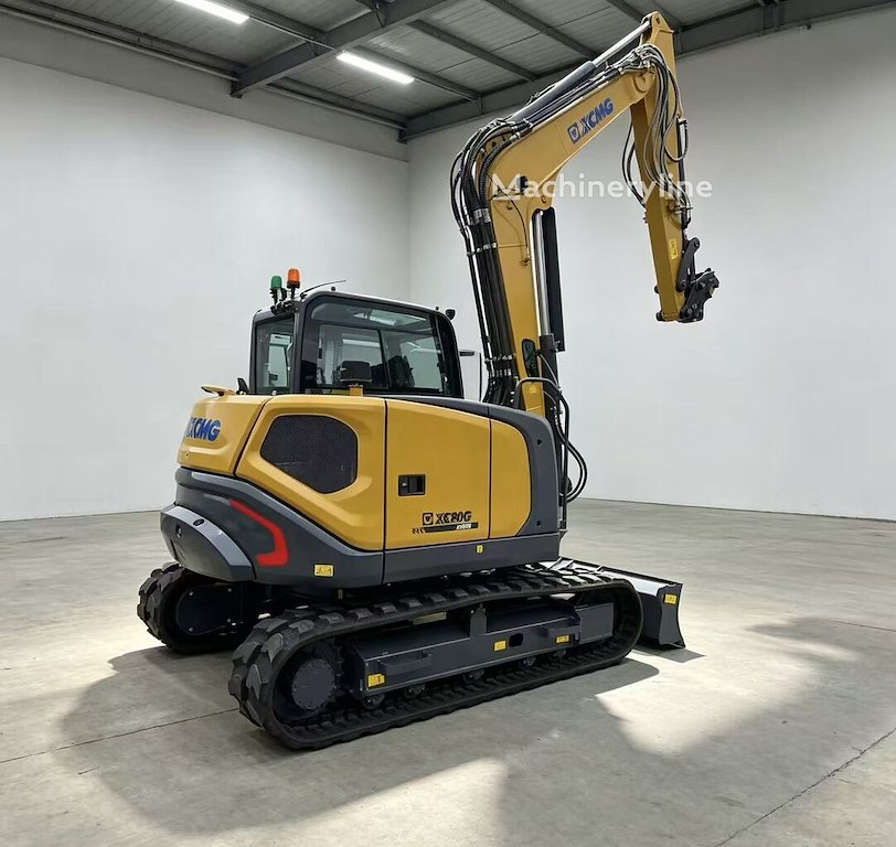 Novi XCMG XE80E midi bager