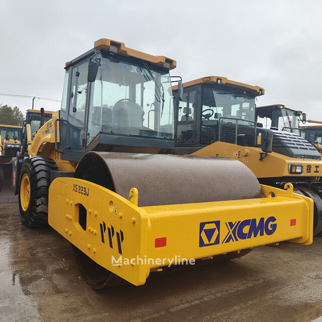 XCMG XS223J kompaktor s jednim valjkom