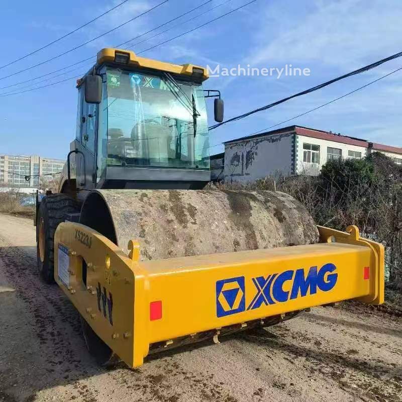 XCMG XS223j kompaktor s jednim valjkom