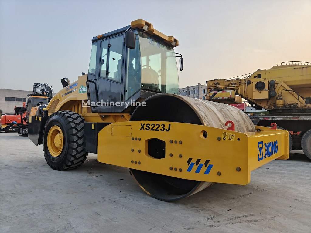 XCMG XS202J kompaktor s jednim valjkom