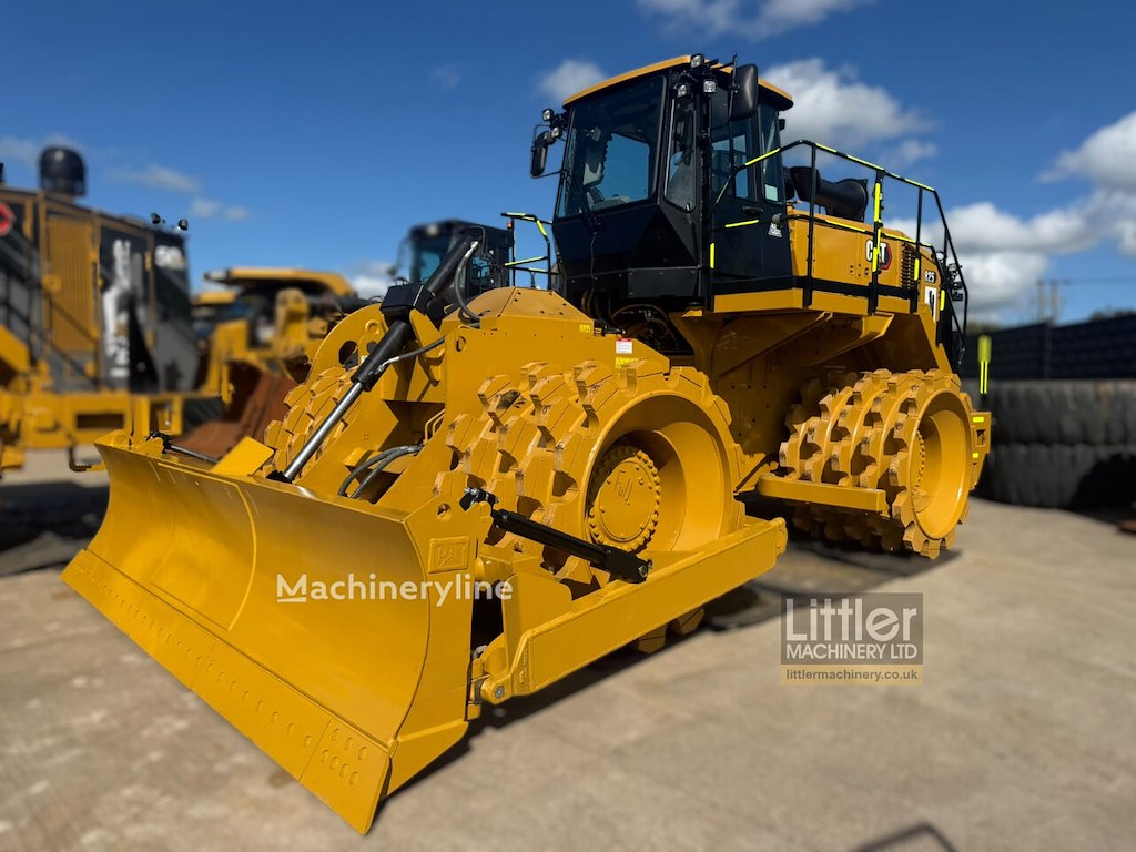 Izdajem Caterpillar 825 kompaktor