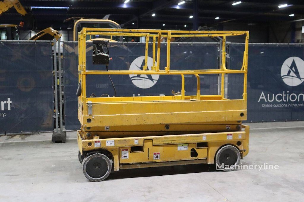 Prodaje se Haulotte Compact 8 makazastu platformu na aukciji