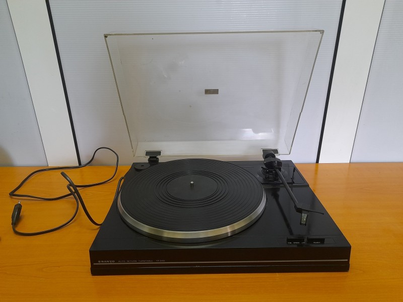 gramofon sanyo tp 240