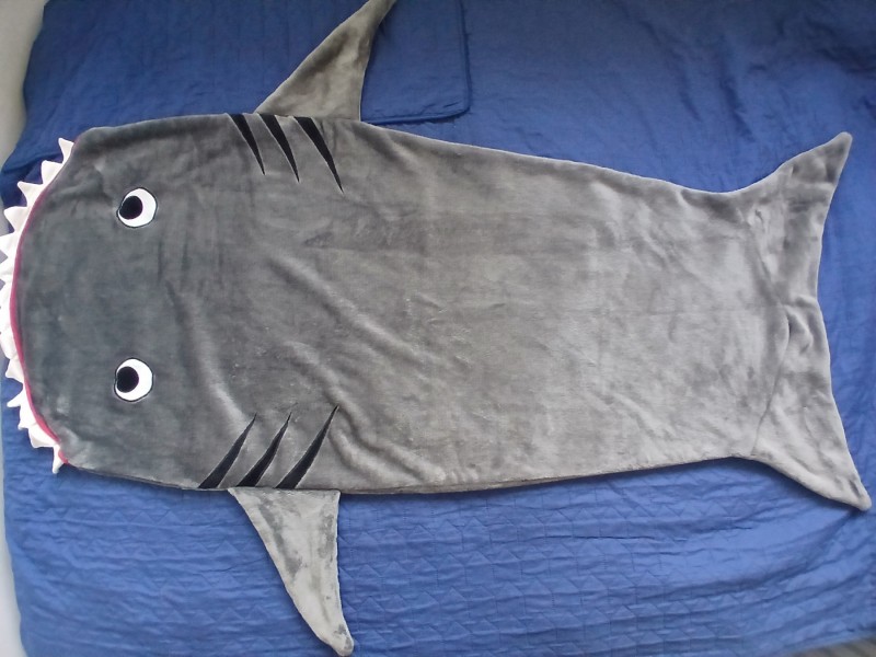 Novo Sinsay cebe ajkula 142x66cm