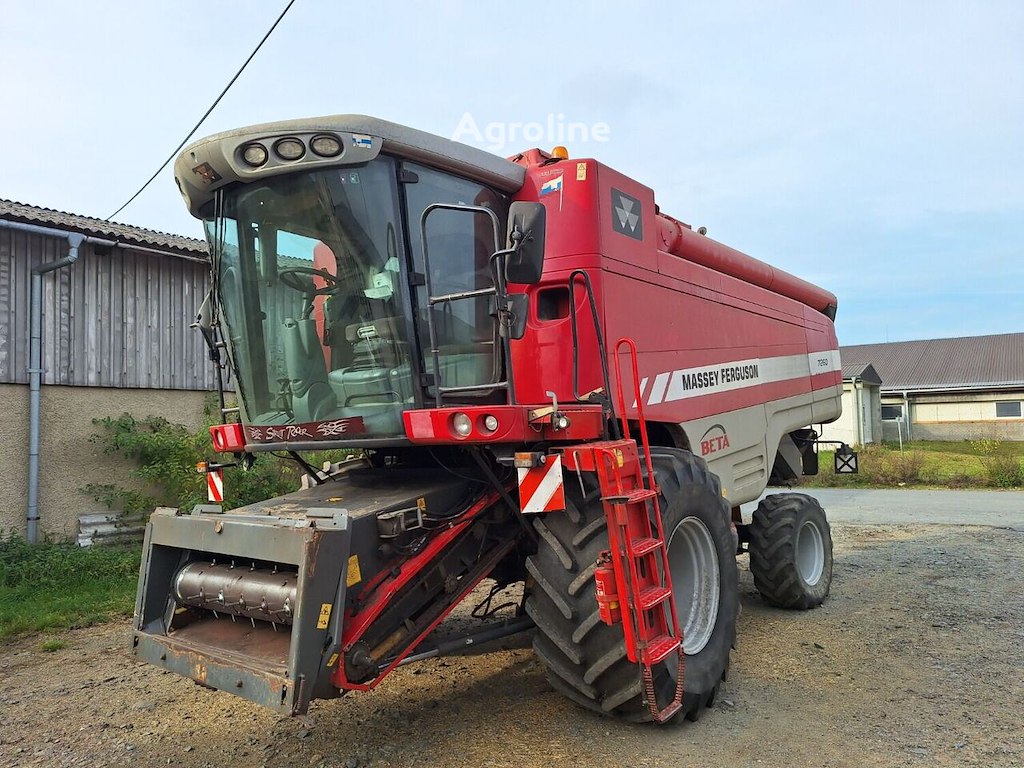 Prodaje se Massey Ferguson 7260 BETA + ŽACÍ LIŠTA + PRAVÝ ŘEPKOVÝ DĚLIČ kombajn za žito na aukciji