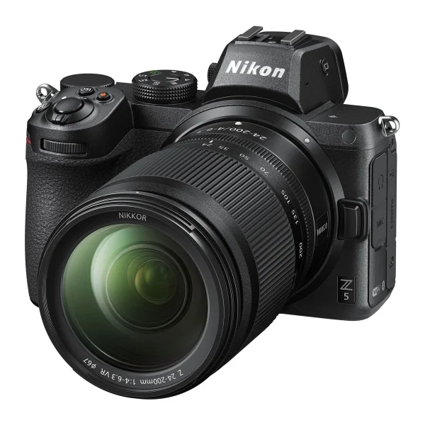 NIKON Dig Z5 + 24-200mm f/4-6,3