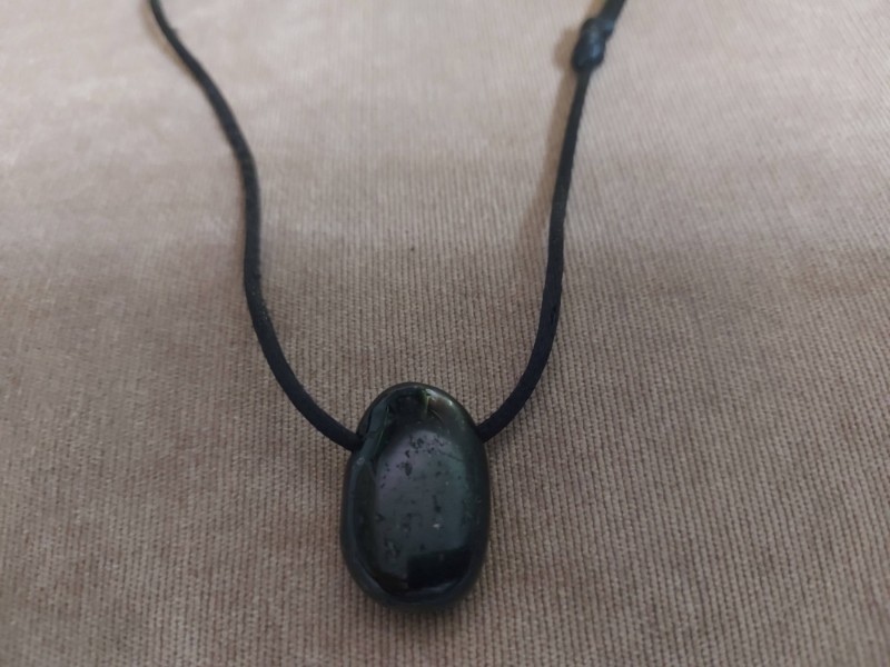 Elegantna Unisex Ogrlica sa Crnim oniks Kamenom