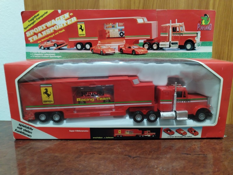 Ferrari Sportwagen Transporter