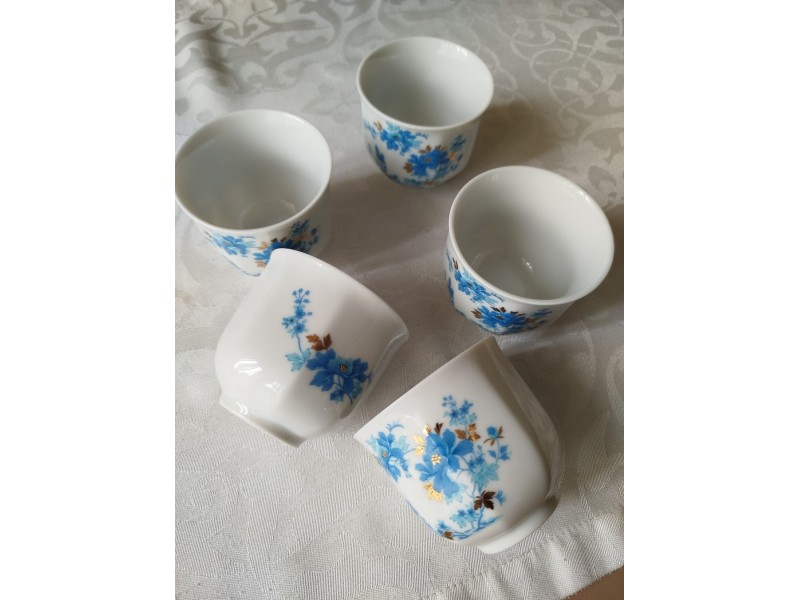 Stare očuvane porcelanske šolje za čaj - za romantičare